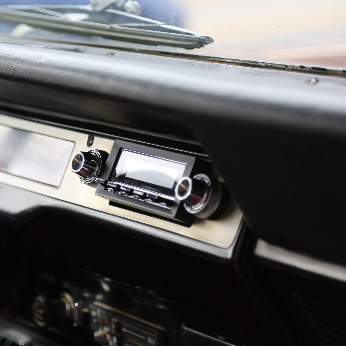 RetroSound Bluetooth Radio for an International Scout II | ScoutOrDie ...