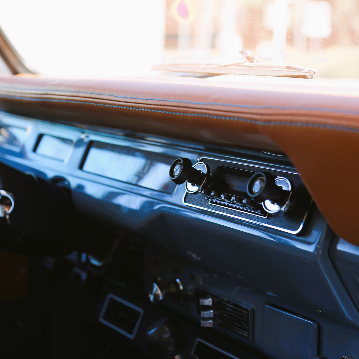 AM/FM Radio for an International Scout II by RetroSound | ScoutOrDie ...